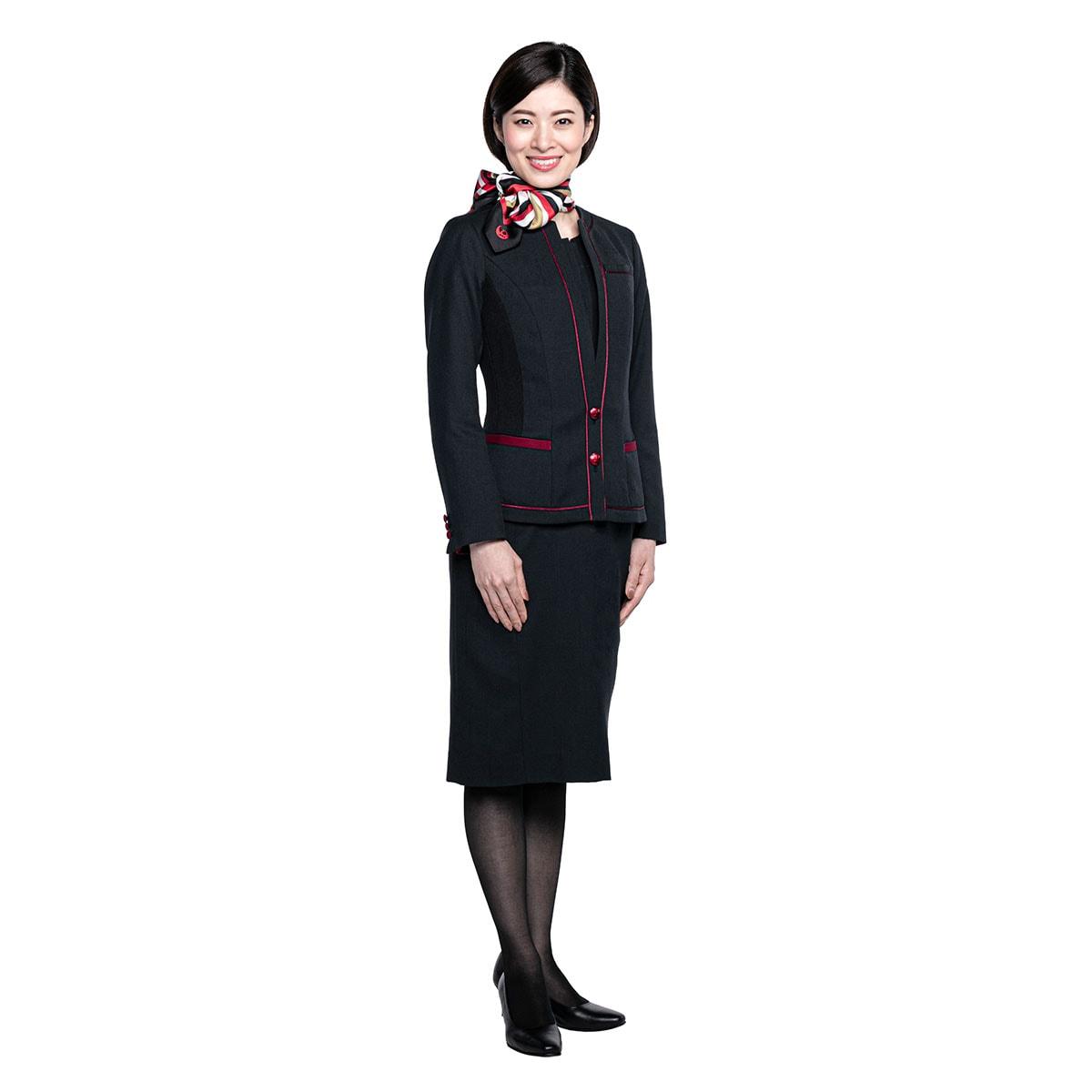 東京オリンピックを目の前にJALが新制服をお披露目。初となるパンツスタイルも登場 | 【GINZA】東京発信の最新ファッション＆カルチャー情報