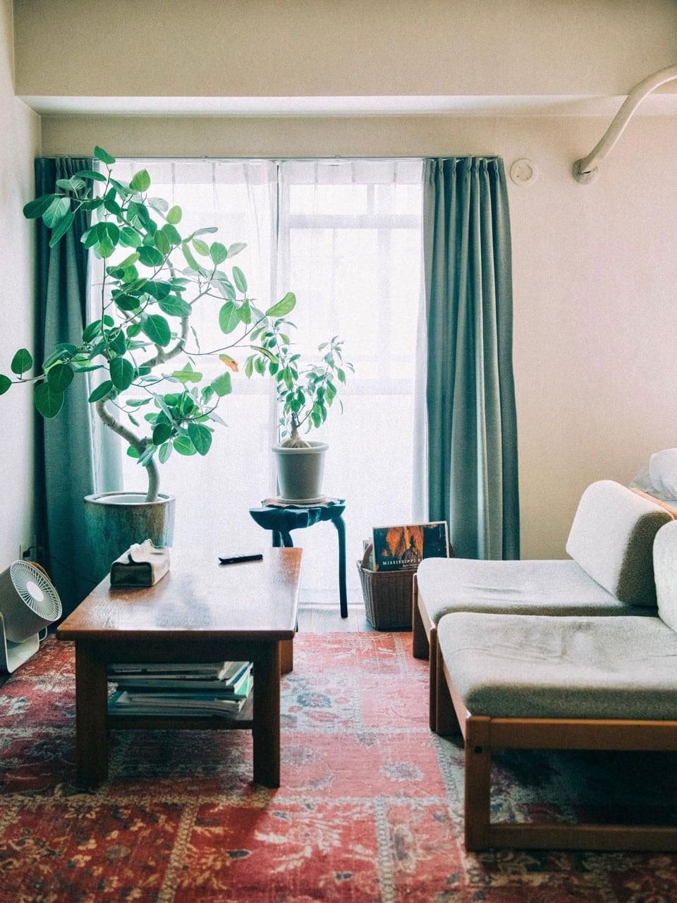 私と部屋 vol.66 仕切りのない広々ワンルーム。ふたりのDIY空間に溶け込む、愛すべきモノたち ー HIROKO SAITOさん ...