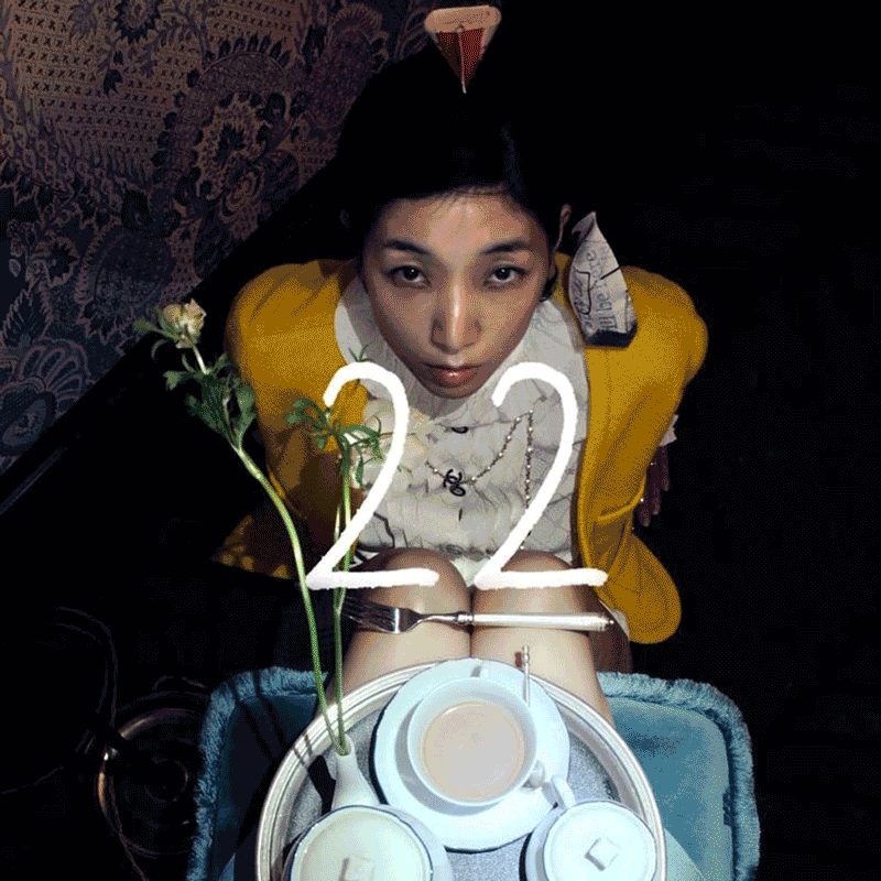 綾瀬はるかさんの連載をチェック、好きなものに囲まれた部屋作り…etc | 【GINZA】東京発信の最新ファッション＆カルチャー情報