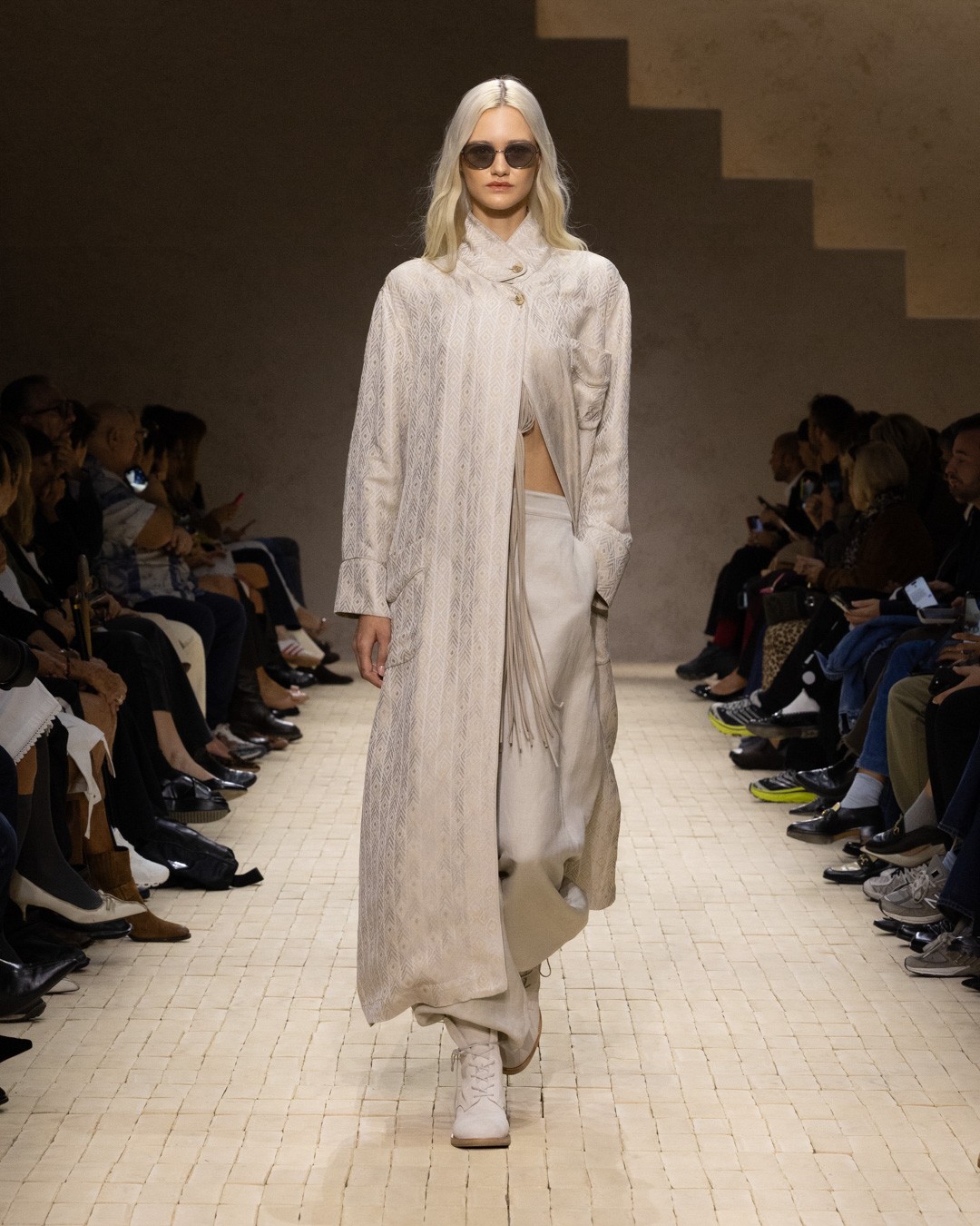 〈エンポリオ アルマーニ〉2026年春夏ショーに「INI」の11人が来場！ | 【GINZA】東京発信の最新ファッション＆カルチャー情報